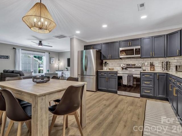 21 Carolinda Ln, Waynesville, NC 28786