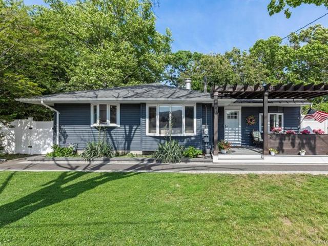 21 Choate Ave, Selden, NY 11784
