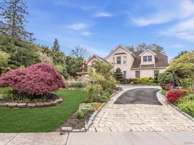 21 Chauncey Pl, Woodbury, NY 11797 | MLS #993715 | Compass