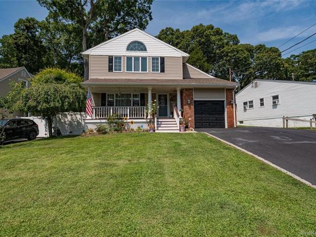 21 Circle Dr, East Northport, NY 11731