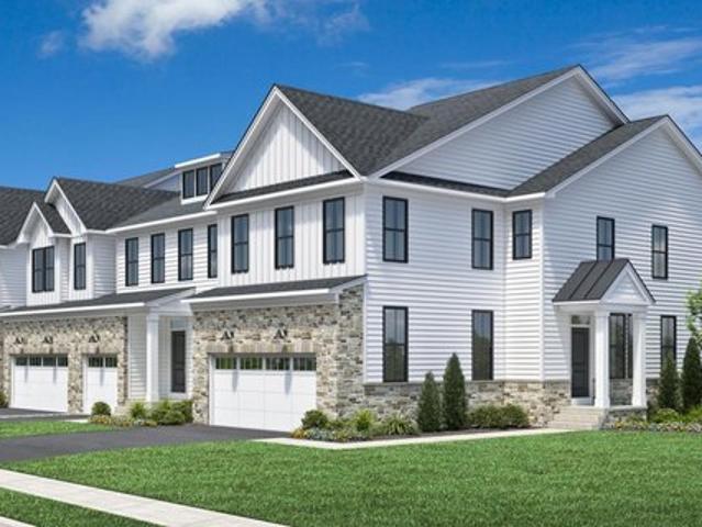 21 Colt Ln, Manalapan, NJ 07726