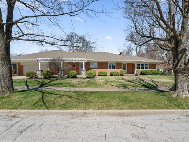 21 Collingwood Ave, Oakwood, OH 45419