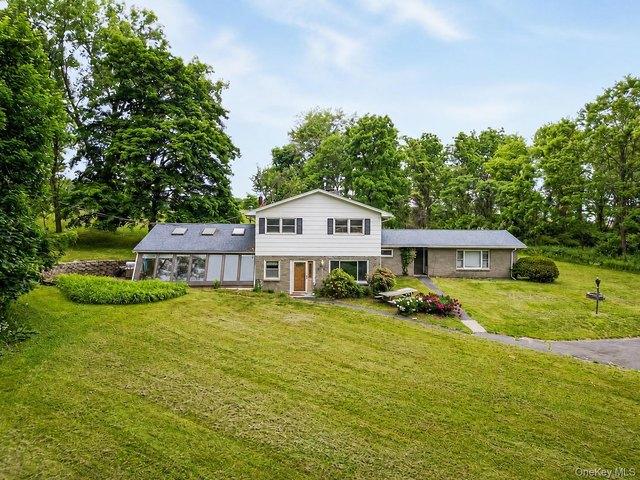 21 Courts Ln, Hudson, NY 12534