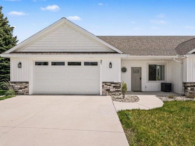 21 Cove Dr, Bay City, MI 48706