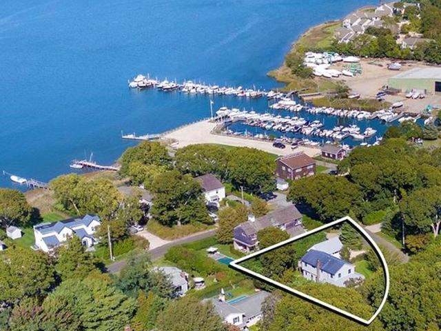 21 Cove Rd, Sag Harbor, NY 11963