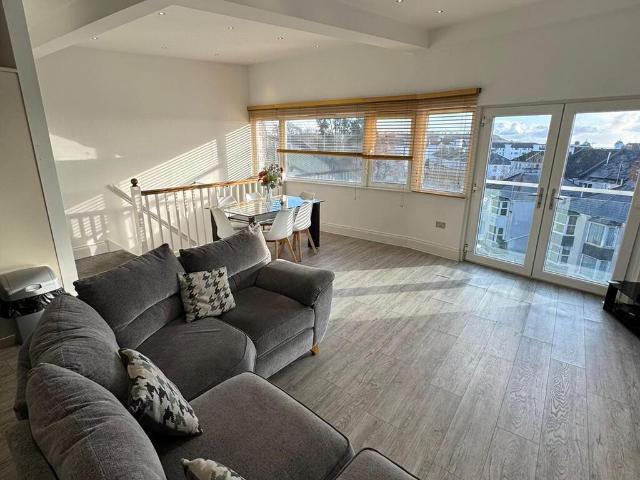21 Cliff Road 4 bed house to rent £1,900 pcm £438 pw