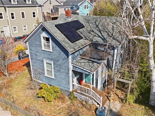 21 Clinton Ave, Newport, RI 02840 | MLS #1404 | Compass
