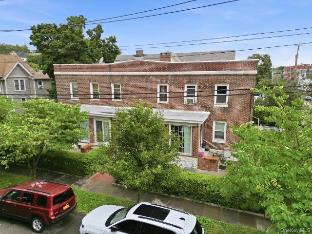 21 Crescent Place