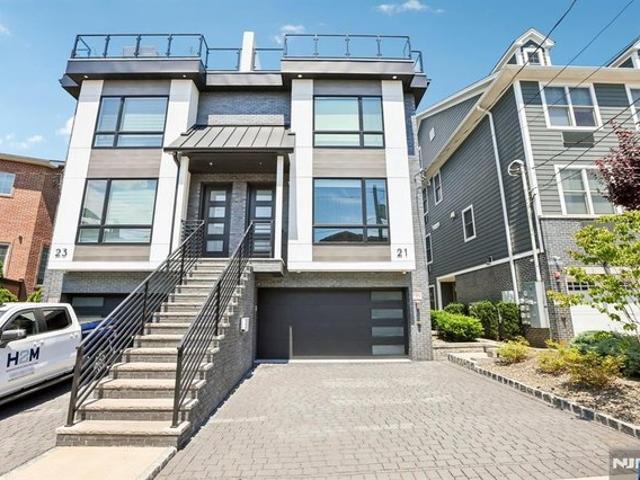 21 Cumbermeade Rd, Fort Lee, NJ 07024