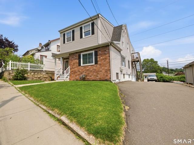 21 Culloden Rd, Stamford, CT 06902