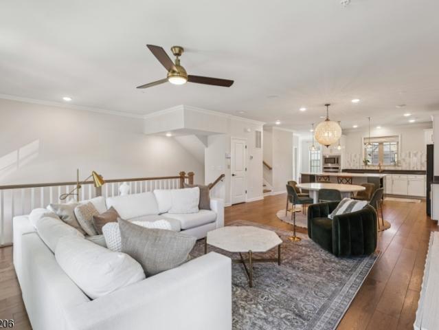 21 Dahlia Dr