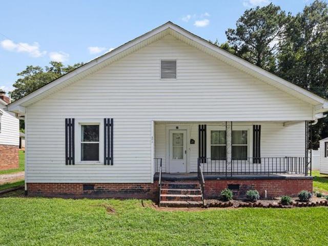 21 Dairy St, Greenwood, SC 29692