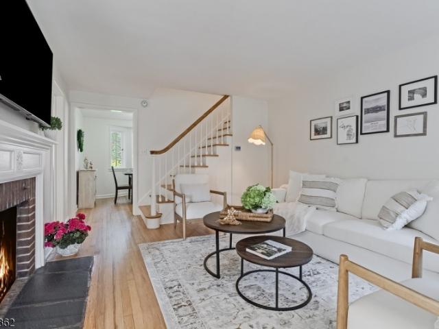 21 Doris Pkwy