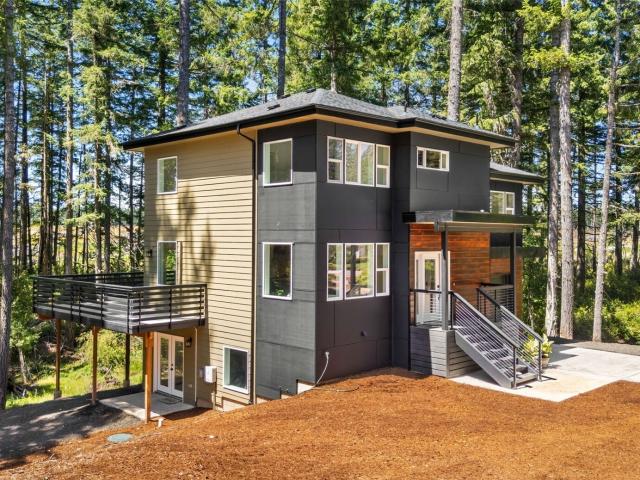 21 E Country Club Drive N