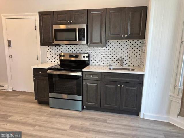 21 E Price St #1B, Philadelphia, PA 19144