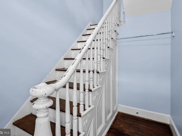 21 E West Street E