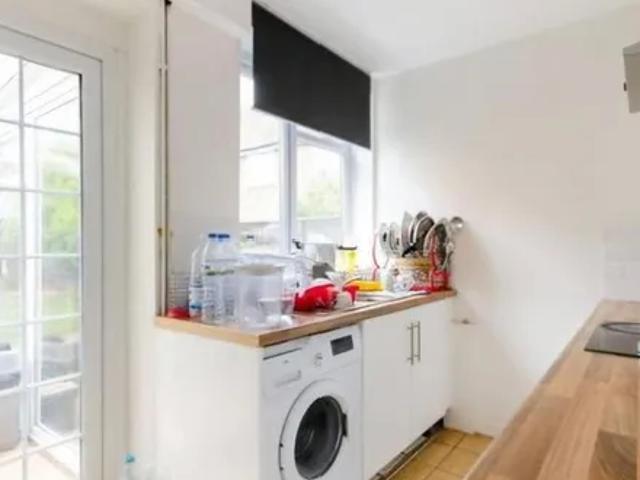 21 Easby Crescent, London, SM4 6SB, United Kingdom | 4 bed townhouse for rent #135549292 | Rentberry