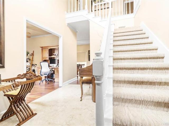 21 Edgewater Ct