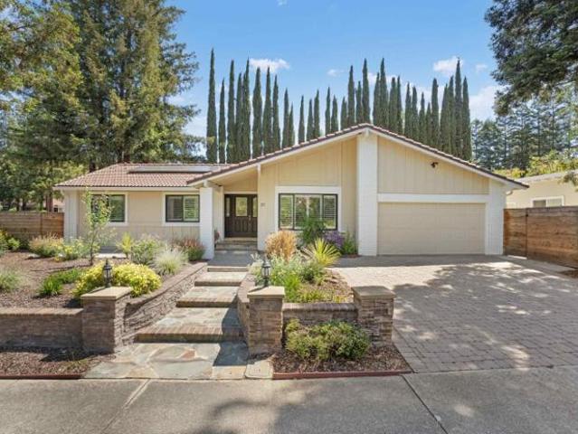 21 El Portal Dr, Clayton, CA 94517