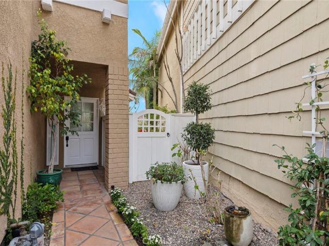 21 Encinitas Ct, Laguna Beach, CA 92651 | MLS #LG26034 | Compass