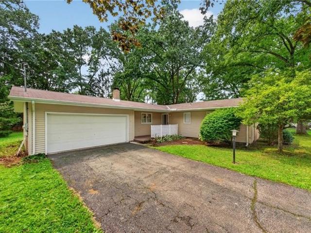 21 Evergreen Dr, Greenville, PA 16125