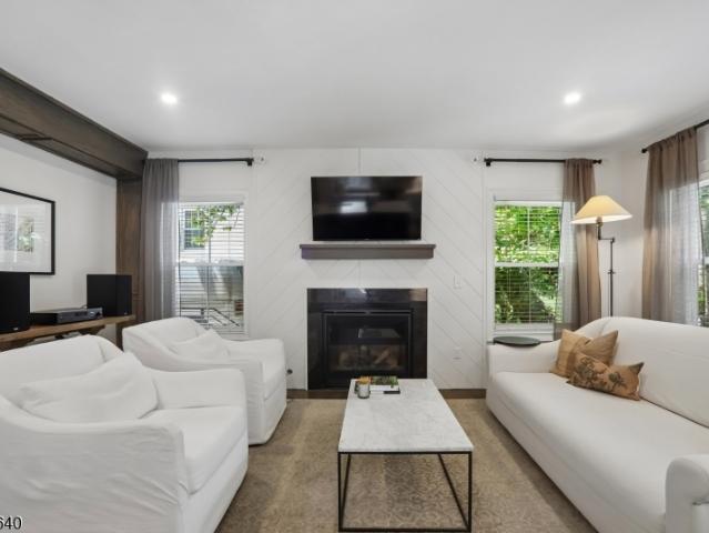 21 Evergreen Pl
