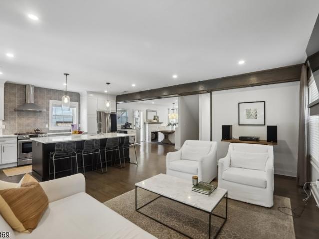 21 Evergreen Pl