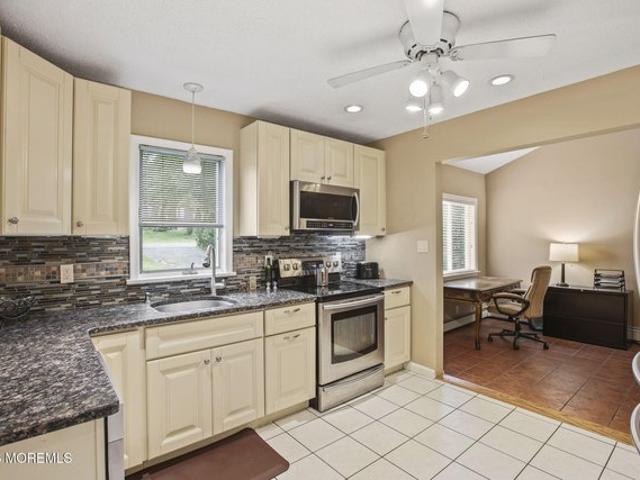 21 Fairway Dr, Toms River, NJ 08753