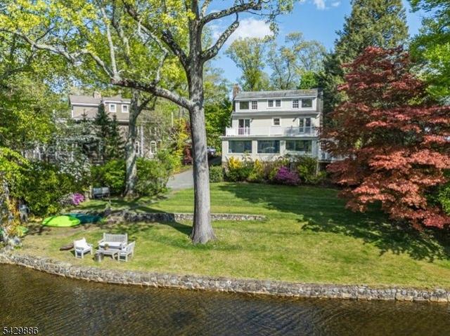21 Fernwood Pl, Mountain Lakes, NJ 07046