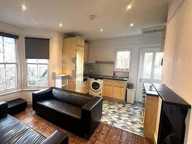 21 Fieldhouse Road, London, SW12 0HJ, United Kingdom | 3 bed house for rent #165749523 | Rentberry