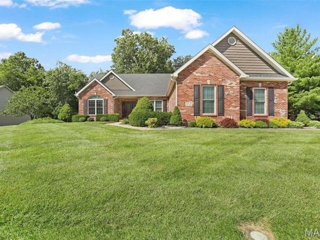 21 Foxmoor Dr, Maryville, IL 62062