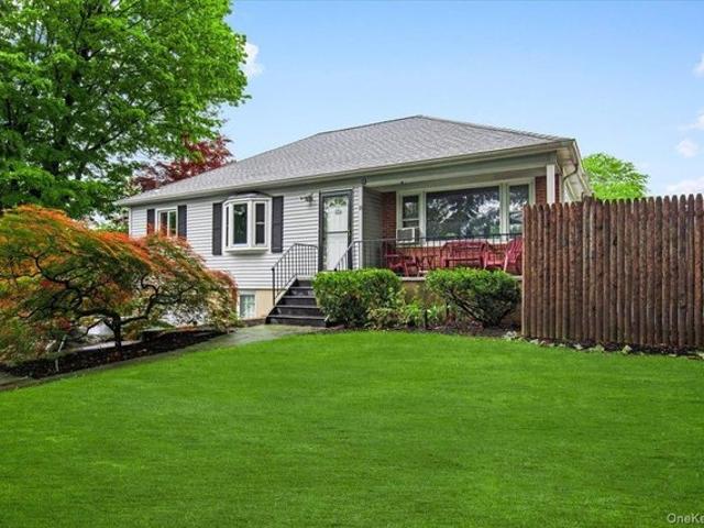 21 Frankford St, Hawthorne, NY 10532