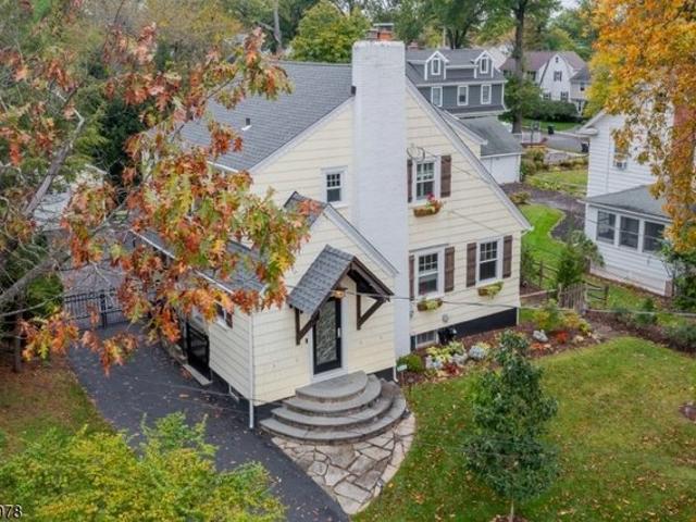 21 Garden Ave, Chatham, NJ 07928