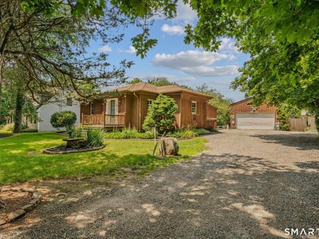 21 Goshen Rd, Waterford, CT 06385