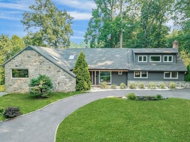21 Gloucester Rd, Summit, NJ 07901