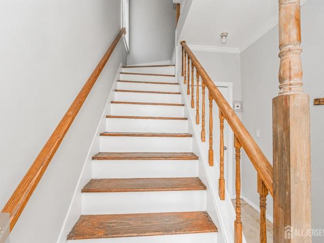 21 Gladstone Avenue