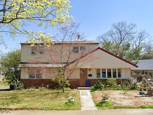 21 Glamford Ave, Port Washington, NY 11050