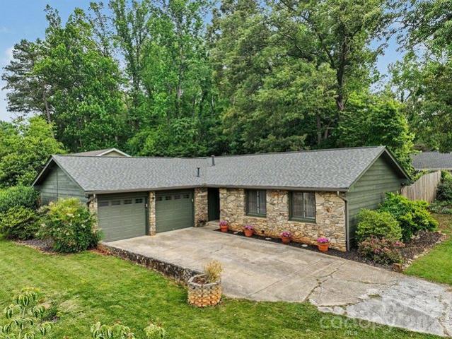21 Glen Meadows Rd, Arden, NC 28704