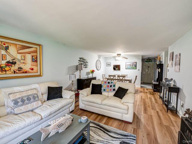 21 Glen Hollow Drive G30