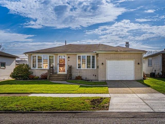 21 Grand Prix Dr, Buffalo, NY 14227