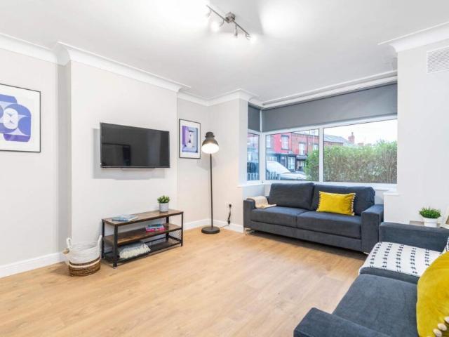 21 Hartley Crescent, Leeds, LS6 2LL