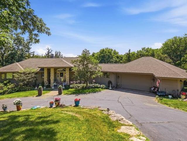 21 Harbor Dr, Galena, IL 61036