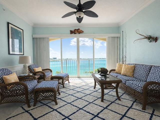 21 Harbour Isle Dr W Ph 2, Fort Pierce, FL 34949