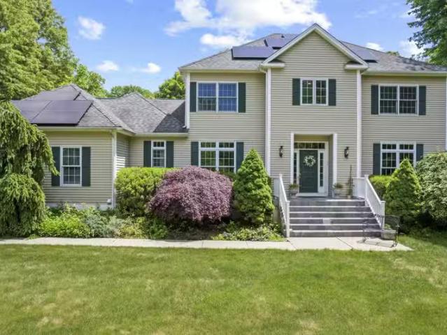 21 HEDGEFIELD CT, ORANGE, CT 06477 Single Family Residence For.