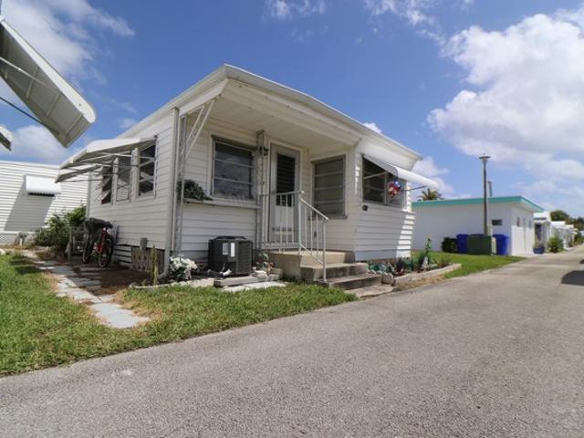 21 Hibiscus Dr Unit I, Briny Breezes, FL 33435