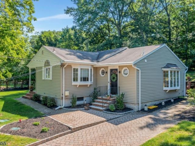 21 Hickory Dr