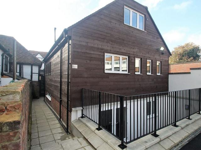 21 High Street, High Wycombe HP11, 2 bed flat to rent, £1,395 pcm | PrimeLocation
