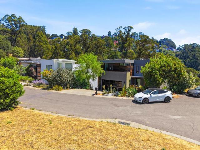 21 Jewel Court