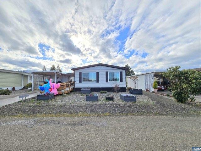 21 Juniper Mobile Est, Sequim, WA 98382
