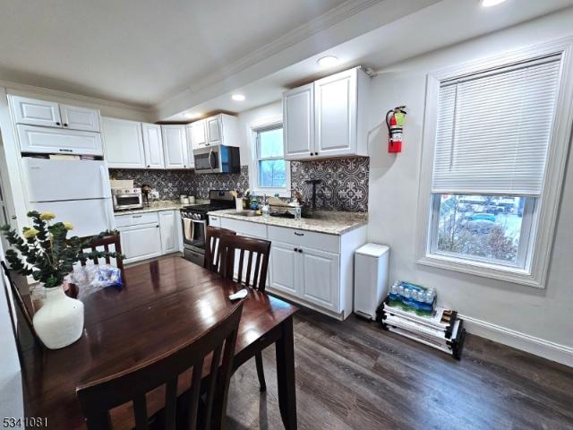 21 King St # 2